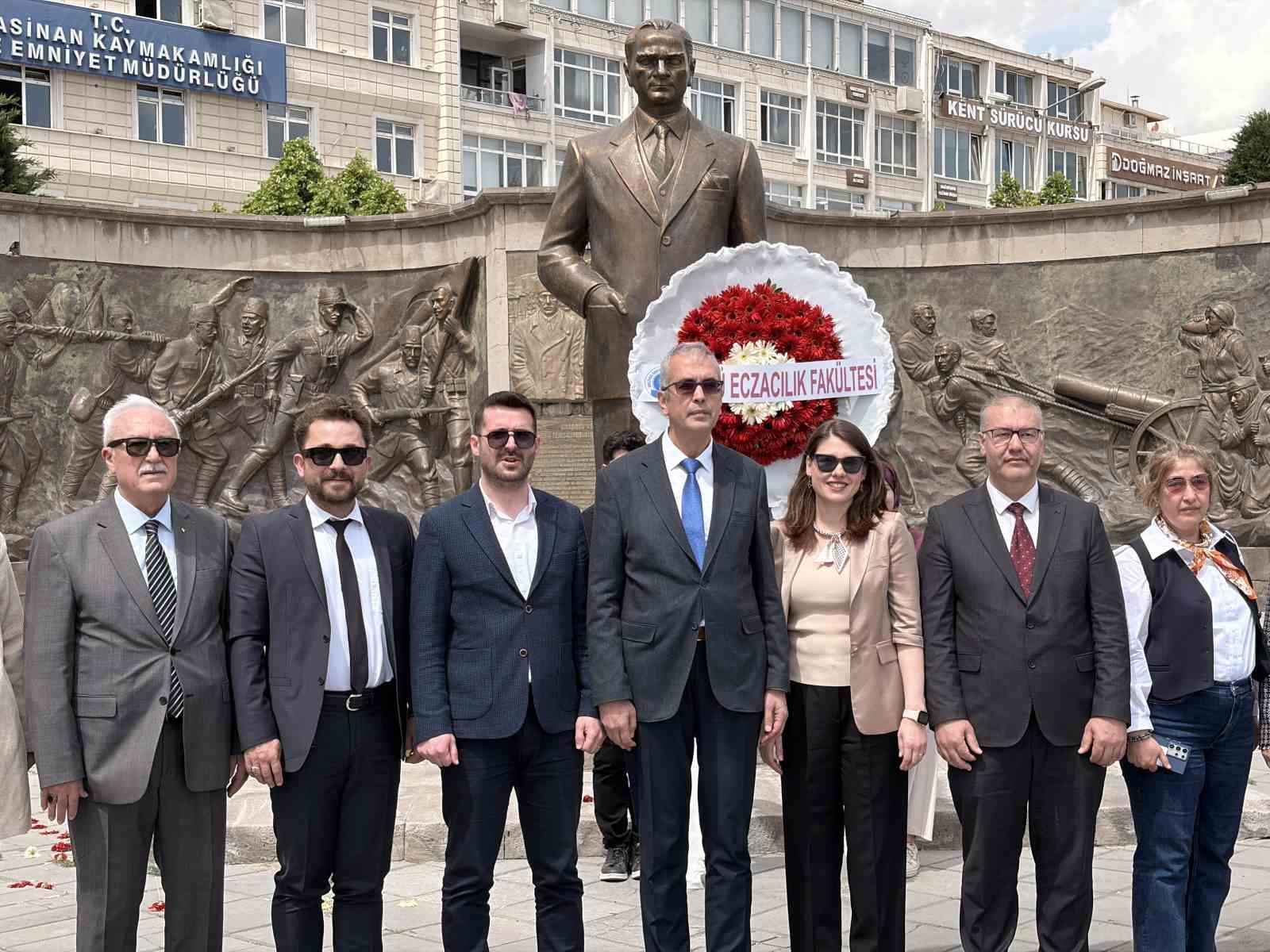 Püsküllü: "Eczacılar, ilacın güvenli, etkili ve bilinçli kullanımında ...