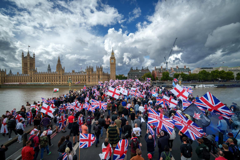 Far-right protestors at Tommy Robinson march detained before it even starts