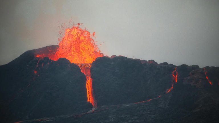 Kilauea’s alert level just jumped to watch — USGS says episode 47 could ...