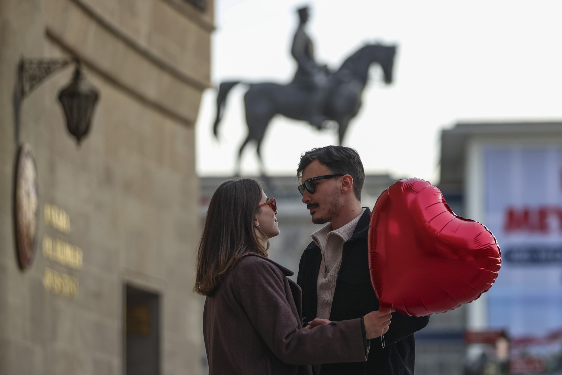 What is a 'pick-me girl,' and why is it a bad concept?