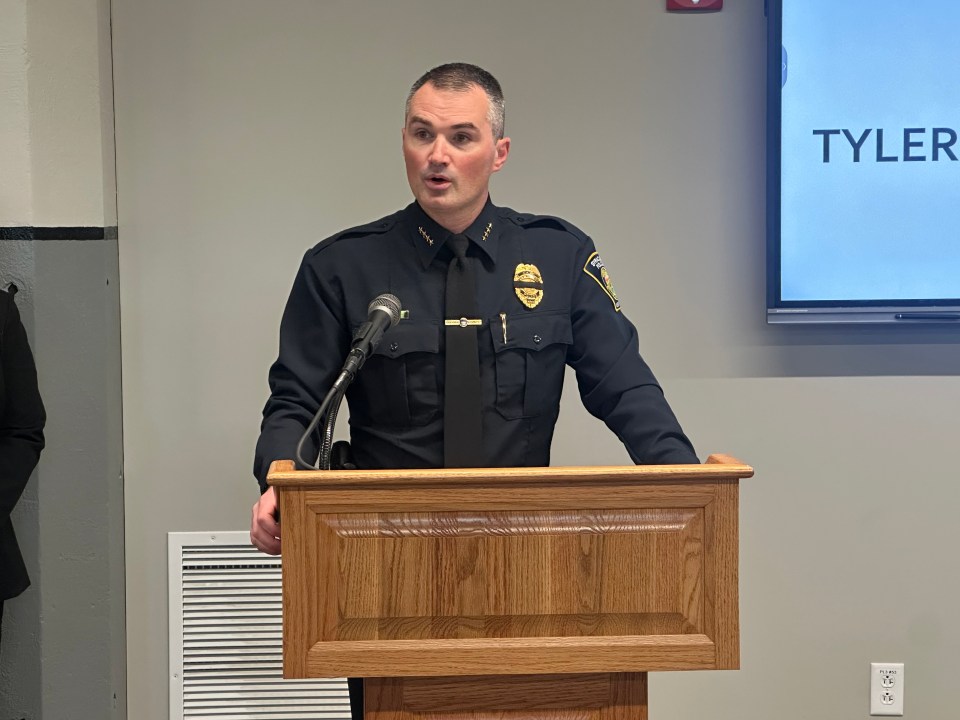 Live: Syracuse police hold briefing on Pioneer Homes standoff and ...