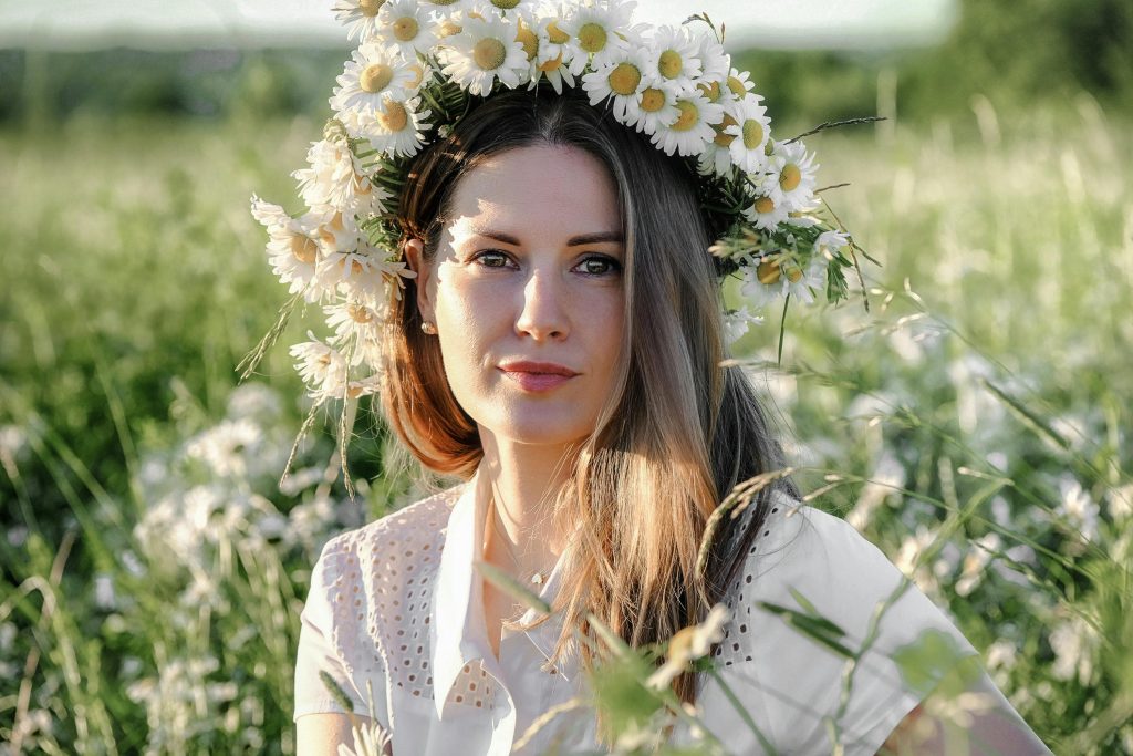 8 things daisies symbolized in medieval European folklore