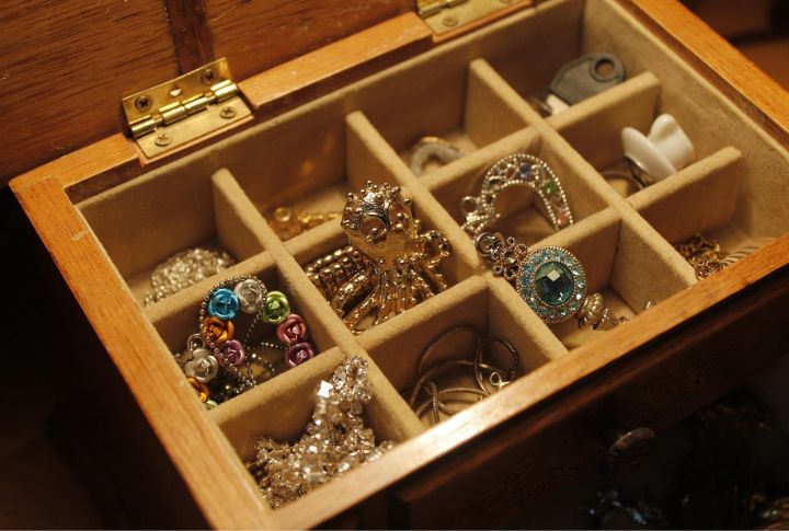 10 jewelry stamps you've seen but never understood