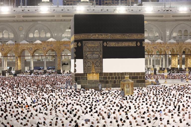 More than 850,000 pilgrims arrive in Saudi Arabia for Hajj
