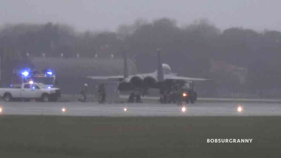 Watch this F-15 make an emergency cable landing - then it explodes back out