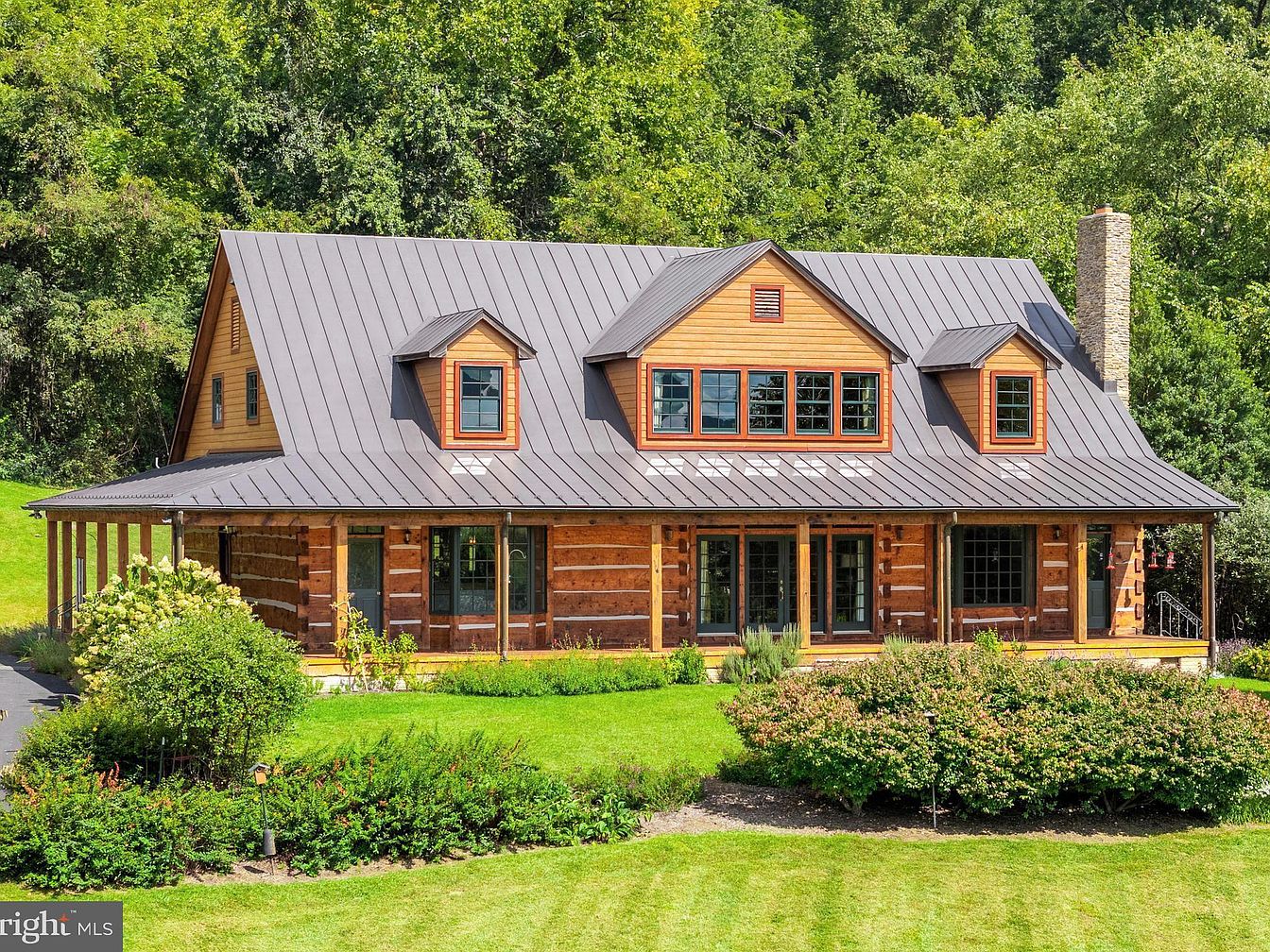 Explore a 1999 handmade log home in Huntly, Virginia, featuring 15-foot ...