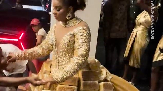 Baker creates dress made from 500 loaves of bread