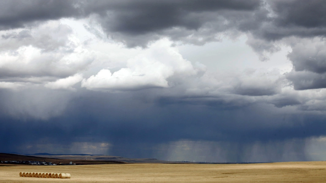 Powerful spring storm batters Alberta with record winds, flooding risk