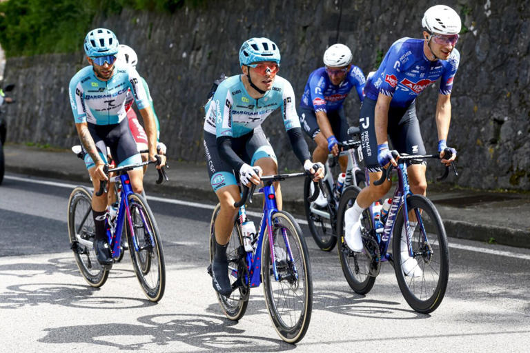 Giro 2026: Ballerini klopt Stuyven in ontsierde sprint, perfect ...