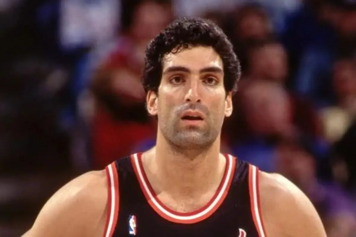 Policial federal preso ameaçou ex-jogador da NBA Rony Seikaly; entenda