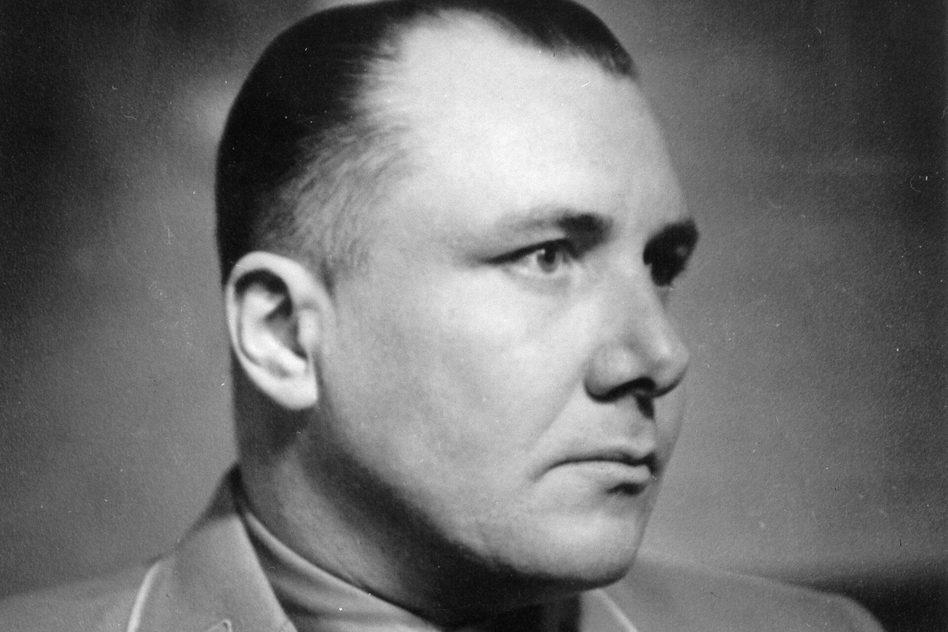 Martin Bormann, o braço direito de Hitler, cujo destino ficou ...