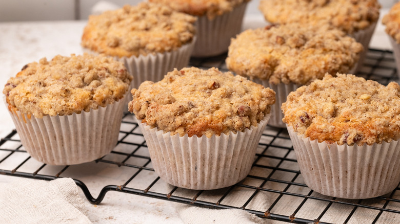 Apple pecan muffins with cinnamon crumble recipe