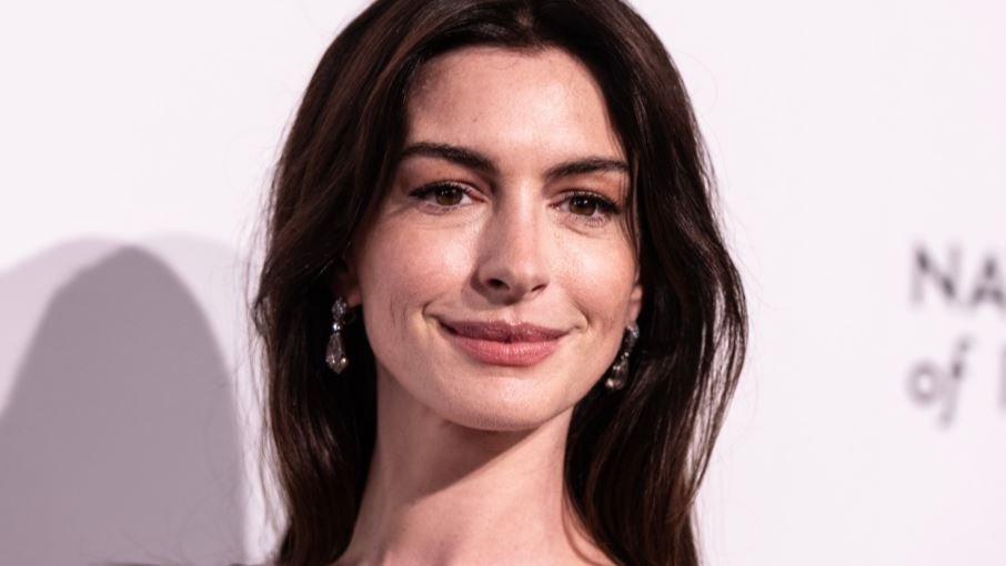 Anne Hathaway’s Central Park home is a masterclass in invisible kitchen ...