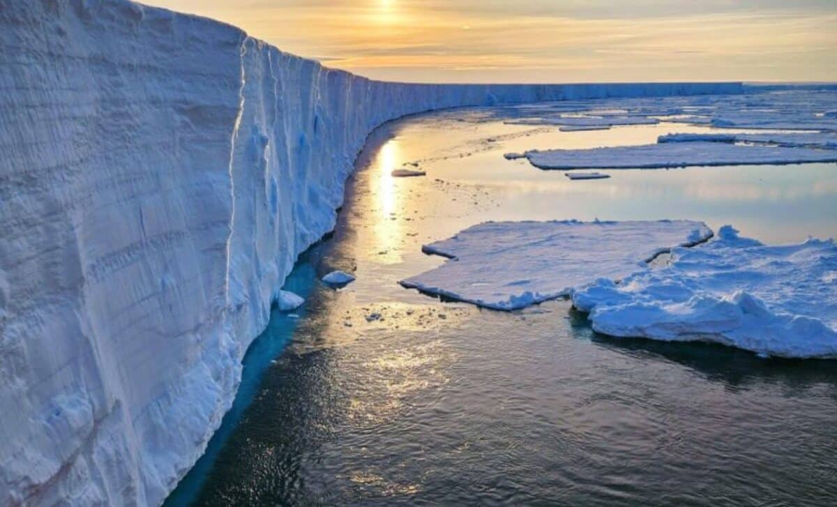 Scientists found hidden channels where warm water gets trapped beneath ...