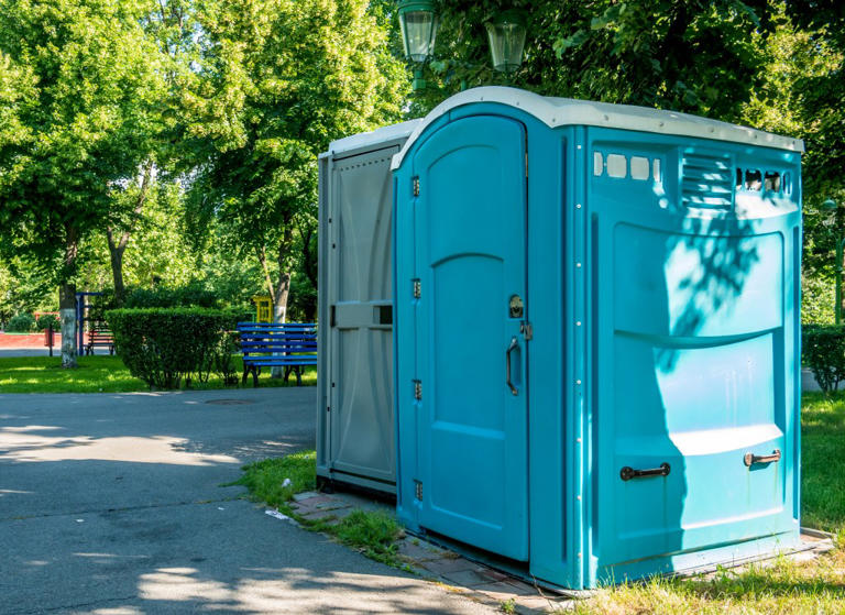 NYC construction worker 'catapulted' out of 'defective' port-a-potty ...