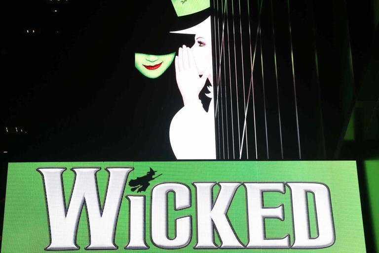 Escalator malfunction in “Wicked” Broadway theater injures 11 children ...
