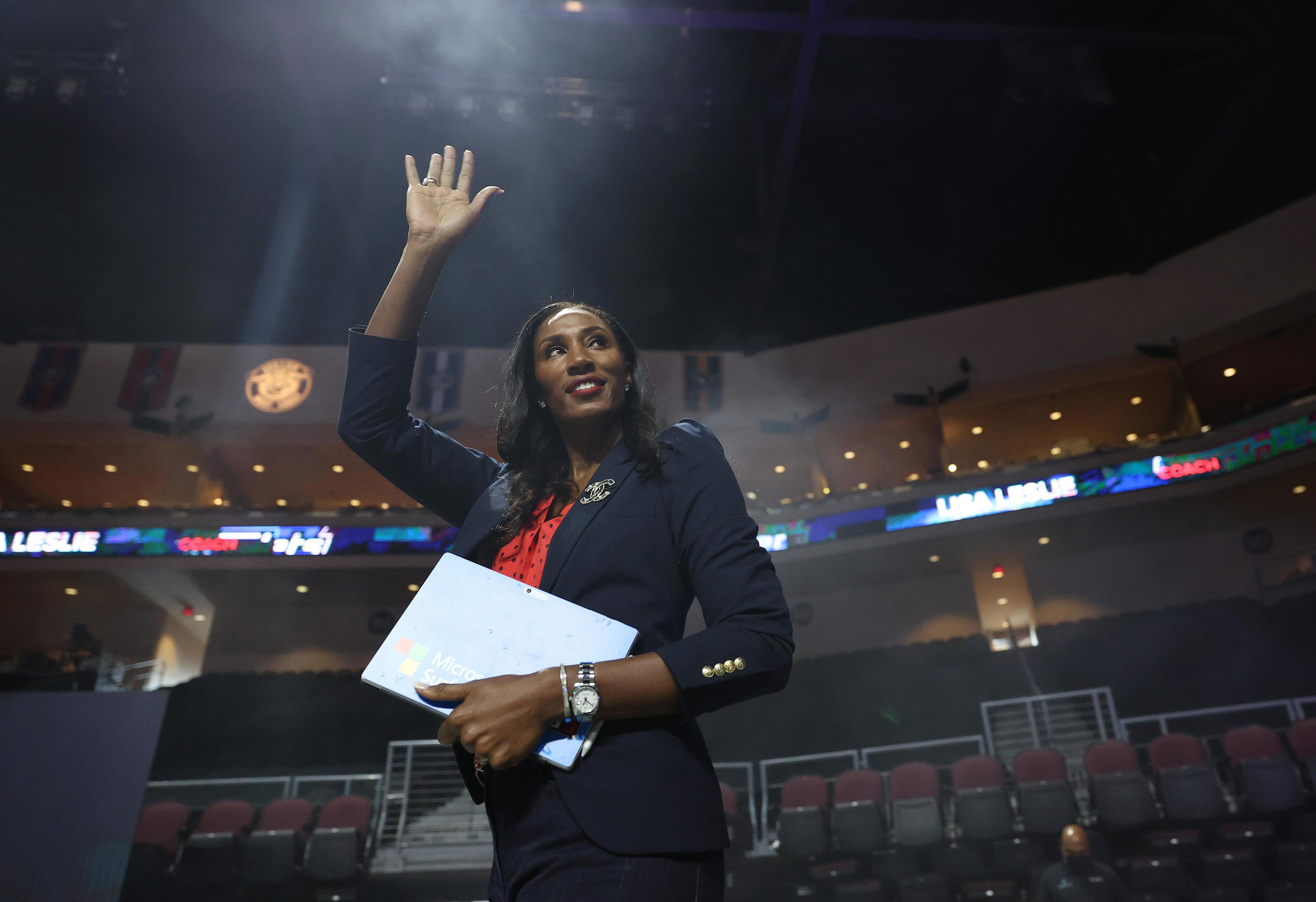 Sparks to unviel Lisa Leslie on Sept. 20 against Fire