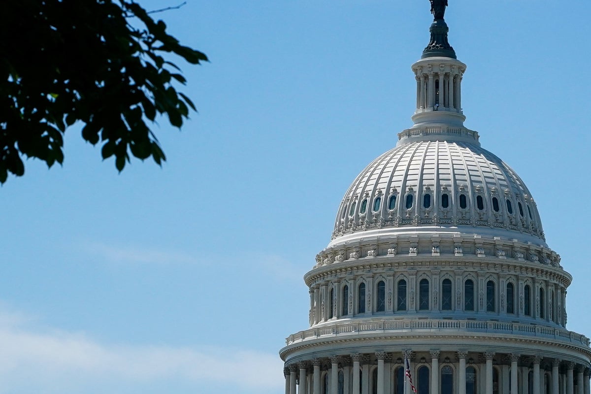 Senators vote on withholding own pay during government shutdowns