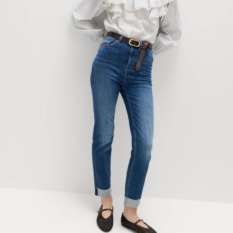 Catherine Zeta-Jones elevates her straight-leg jeans with a neckerchief ...