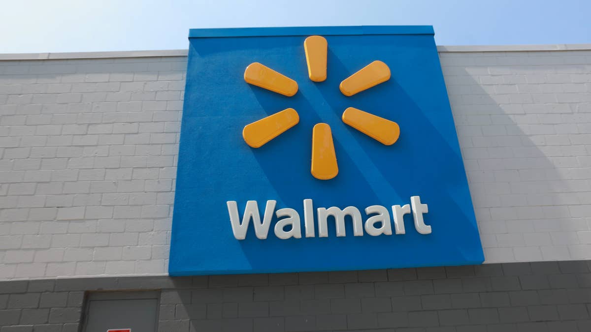 Walmart sells a $250 wood pellet grill and smoker that puts out ...