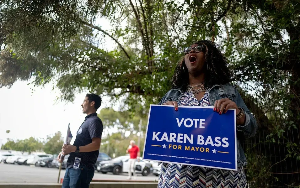 Poll shows Bass leading as Pratt and Raman battle for second