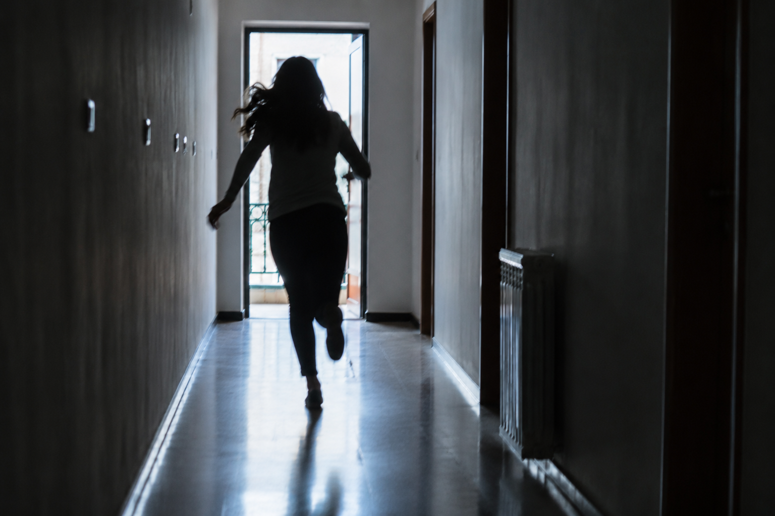 Coltellate a ragazza sedicenne a Ragusa, condannato a 1 anno e 10 mesi