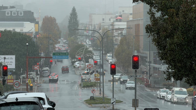 Magic Round crowds told to pack raincoats ahead of patchy Queensland ...