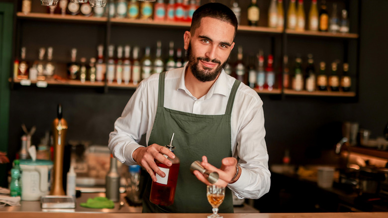 How to get great service at any bar, according to industry experts