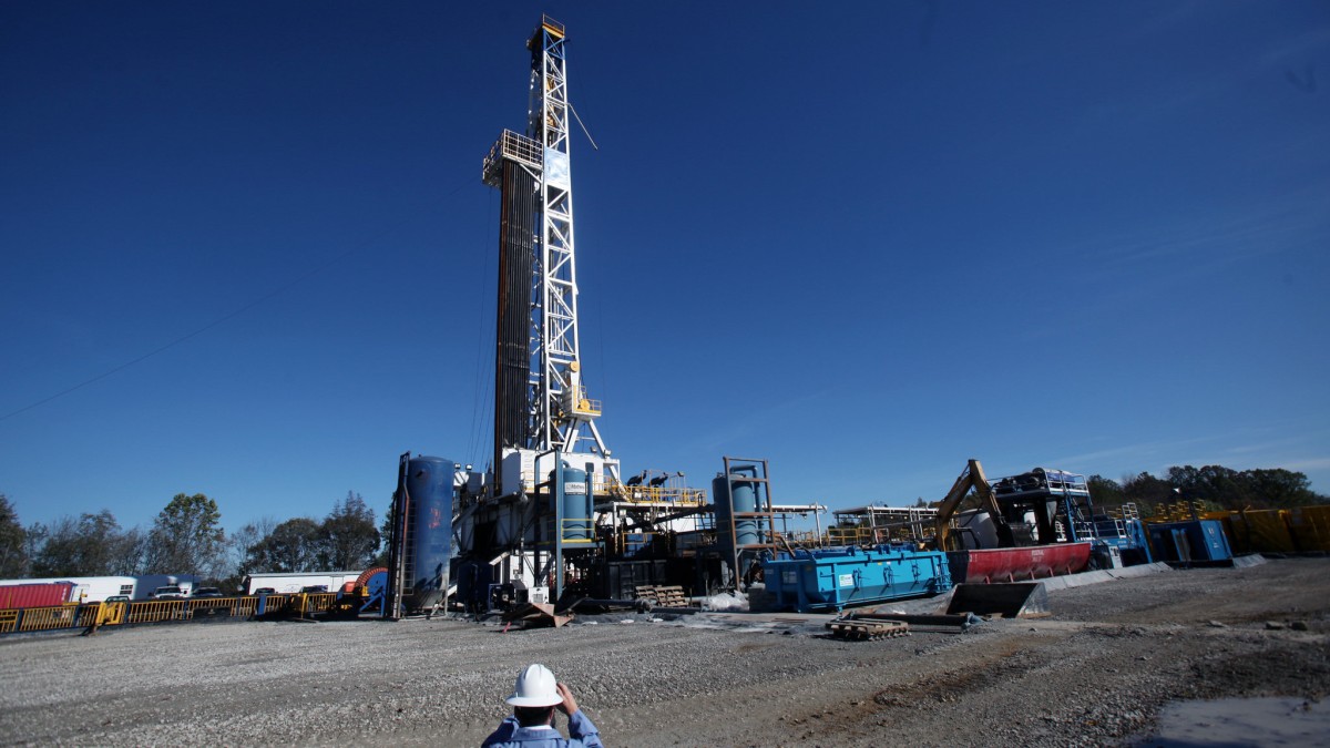 Permian gas glut means producers are paying buyers to haul it away