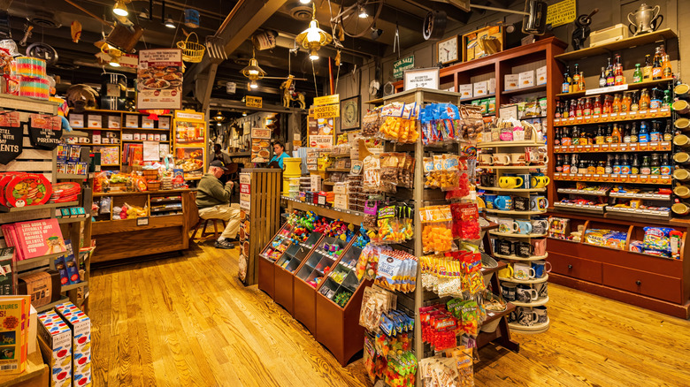 11 ordering tips you need on your first trip to Cracker Barrel