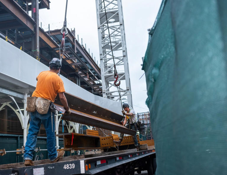 NYC construction worker 'catapulted' out of 'defective' port-a-potty ...
