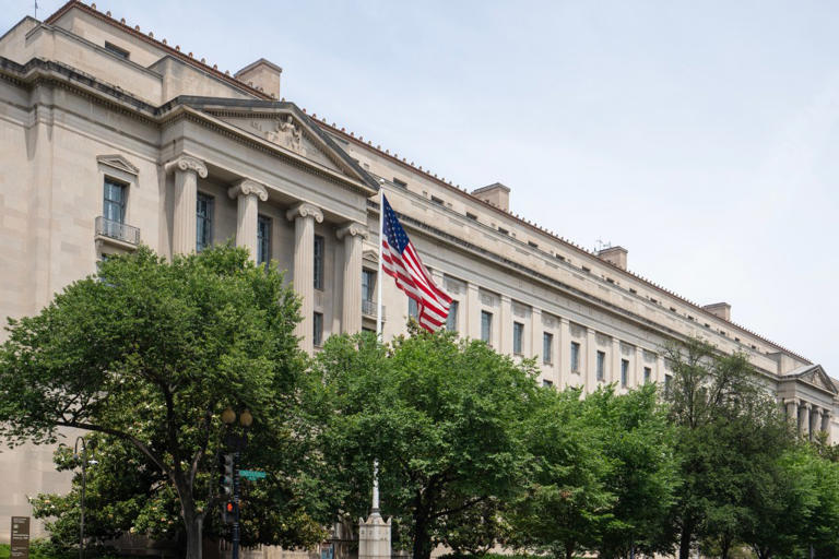 DOJ sues DC Bar over 'blatantly partisan' attempts to disbar Jeffrey ...