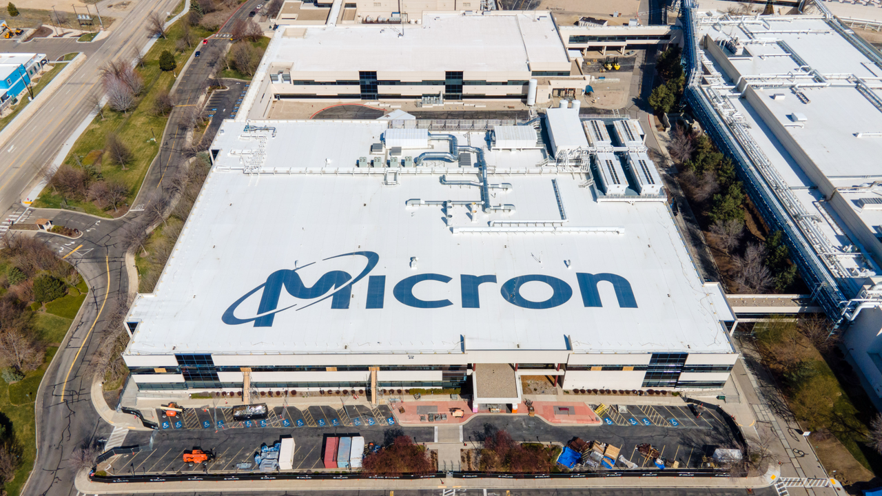 As consumer RAM prices soar, Micron unveils an eye-watering 256 GB of ...