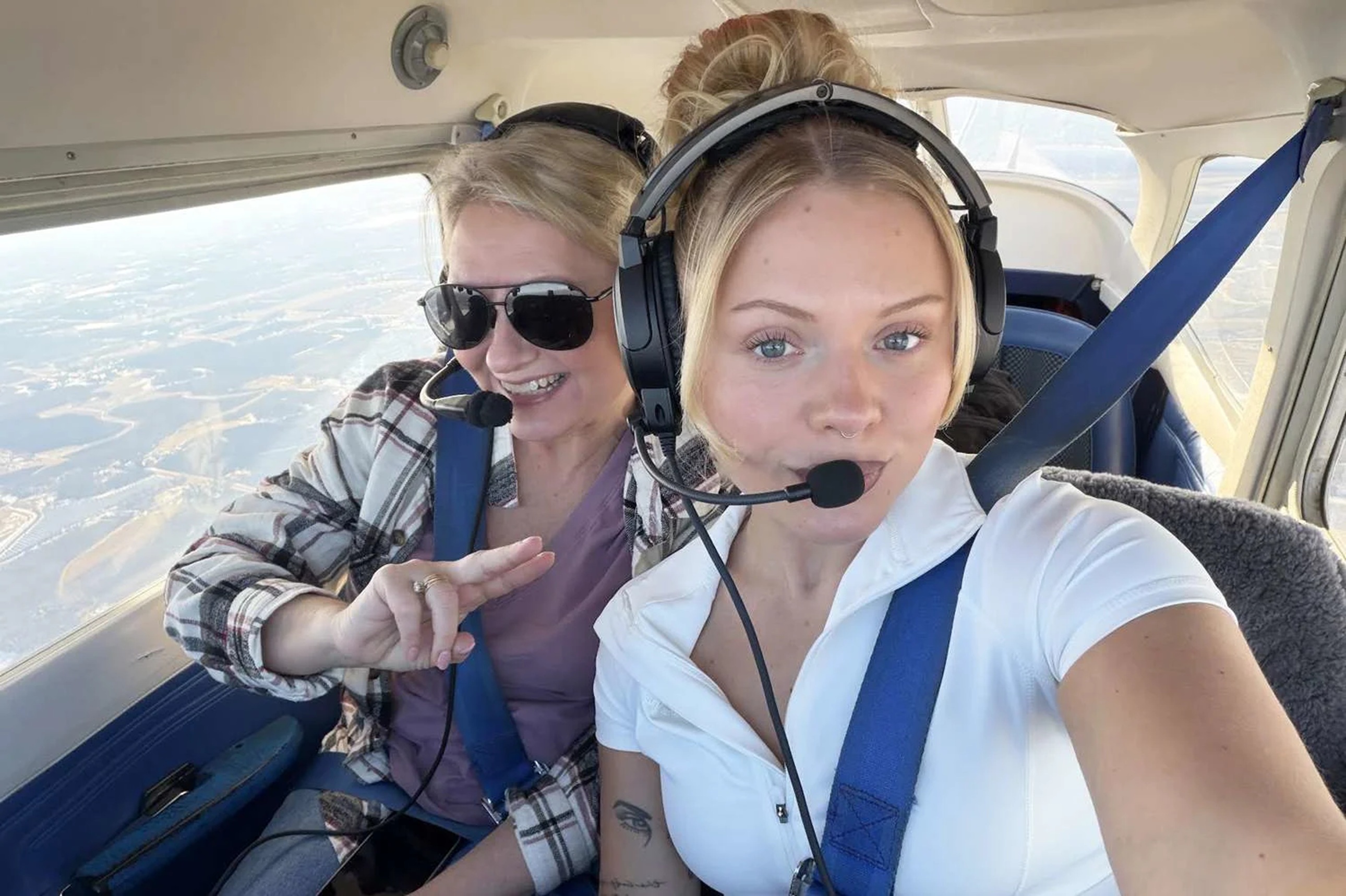 Pilot daughter flies mom afraid of flying for the first time and you ...