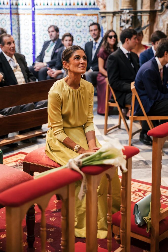 Rocío, la madrina de una boda en Sevilla que triunfó con un conjunto ...