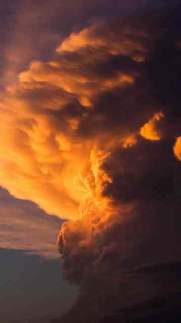 A rare cloud formation captured in real time without any filters