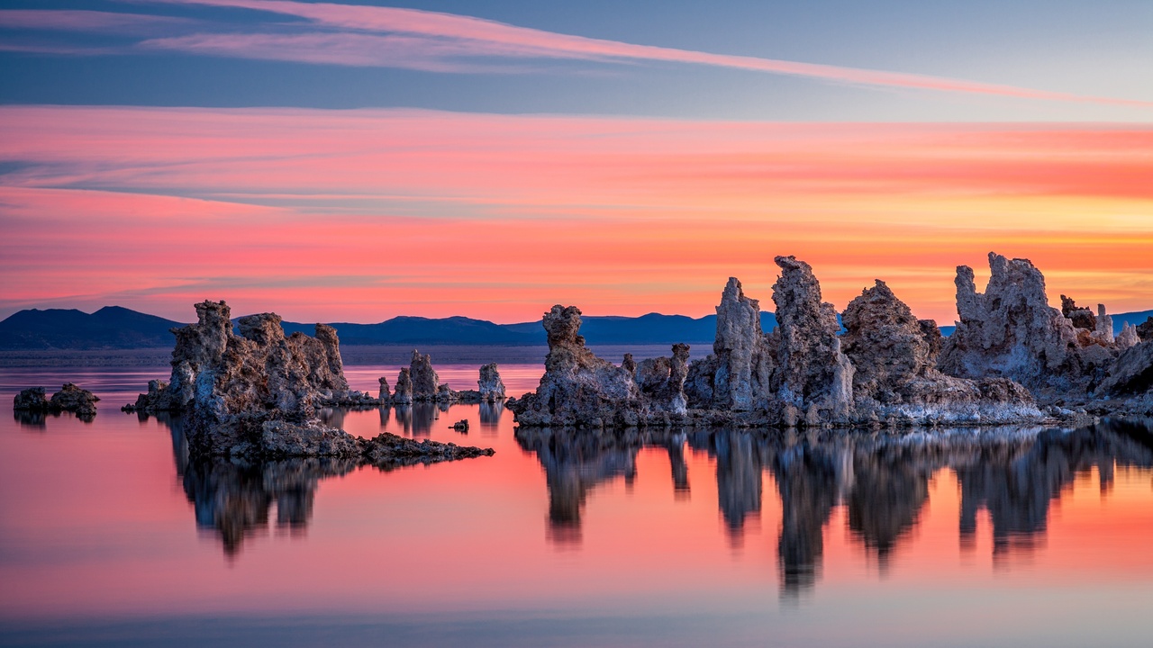 California has a lake so alien it looks like a sci-fi set and it’s ...