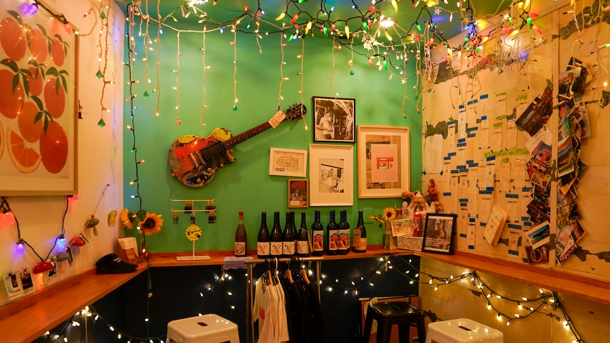 See Tampa’s Supernatural restaurant on 'Diners, Drive-Ins and Dives ...
