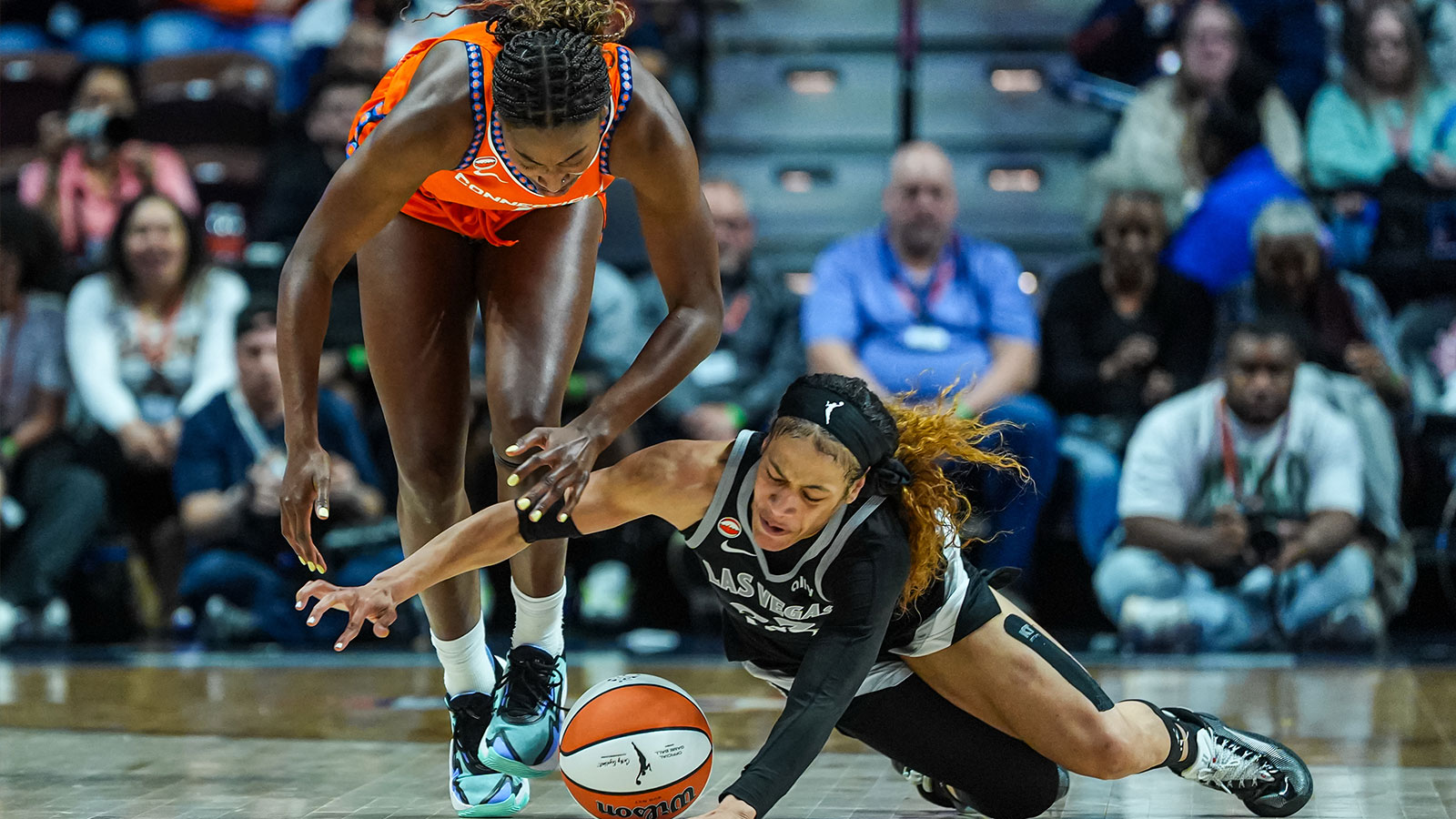 Becky Hammon drops 'crazy' truth bomb on Chennedy Carter, steal of WNBA ...
