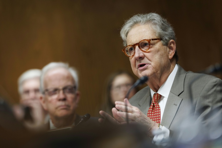 US senators vote to withhold own pay in government shutdowns