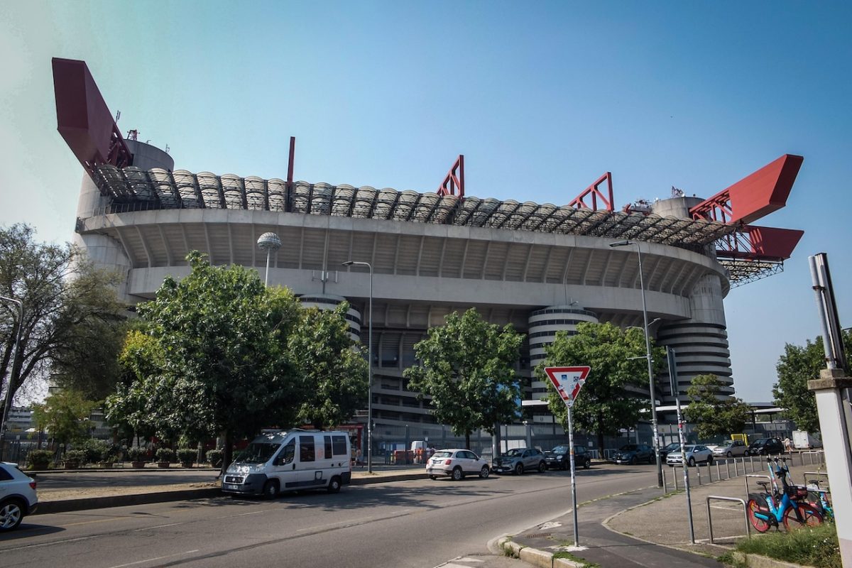 La turistificazione degli stadi di calcio tra prezzi folli e tifo snaturato