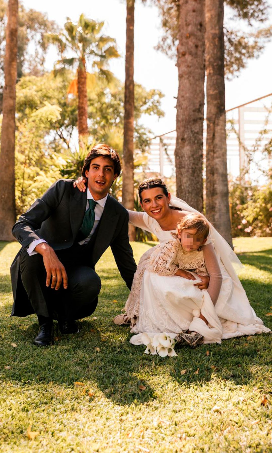 Rocío, la madrina de una boda en Sevilla que triunfó con un conjunto ...