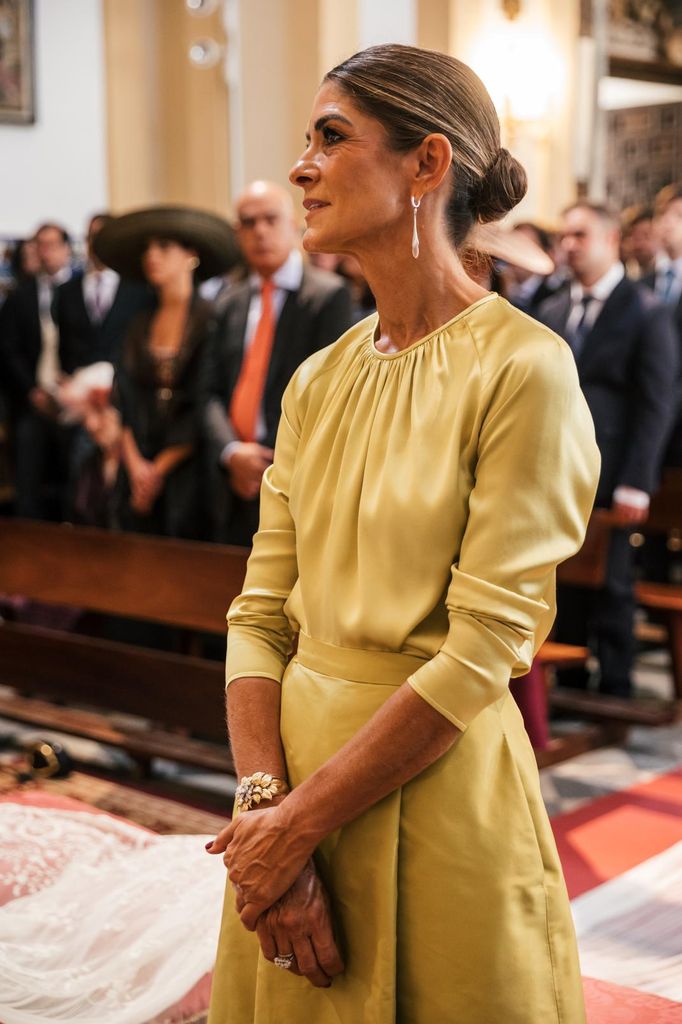 Rocío, la madrina de una boda en Sevilla que triunfó con un conjunto ...