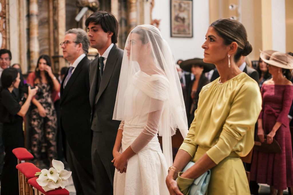 Rocío, la madrina de una boda en Sevilla que triunfó con un conjunto ...