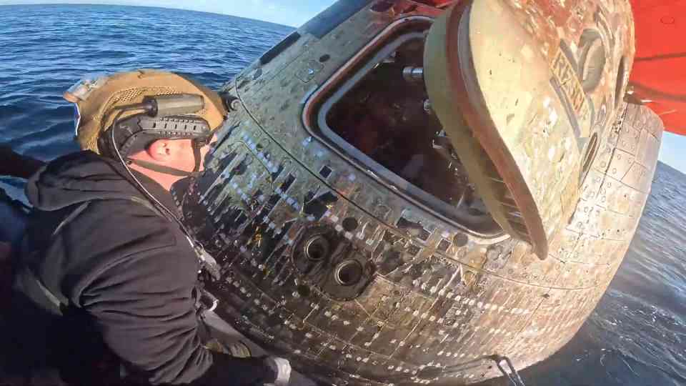 RAW VIDEO; U.S. Navy Dive Medical Team Open the Orion Spacecraft