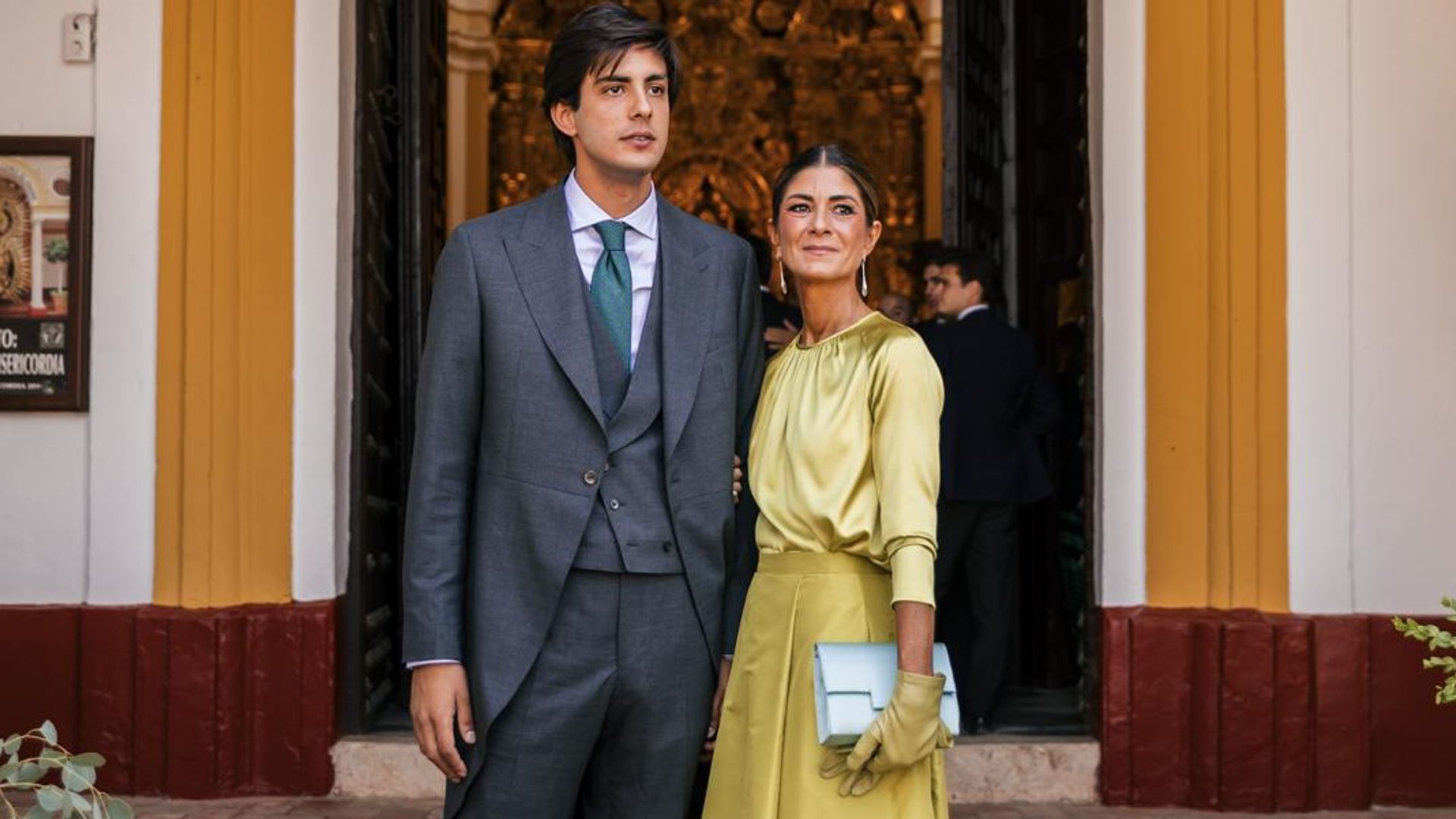 Rocío, la madrina de una boda en Sevilla que triunfó con un conjunto ...