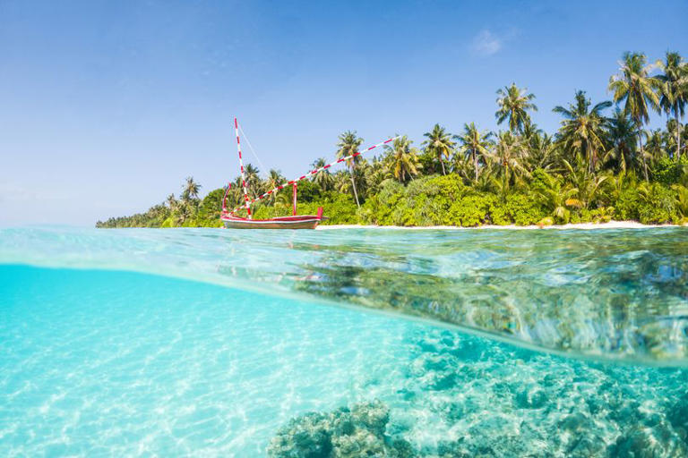 Maldives holiday horror as five tourists dead after 160ft cave dive