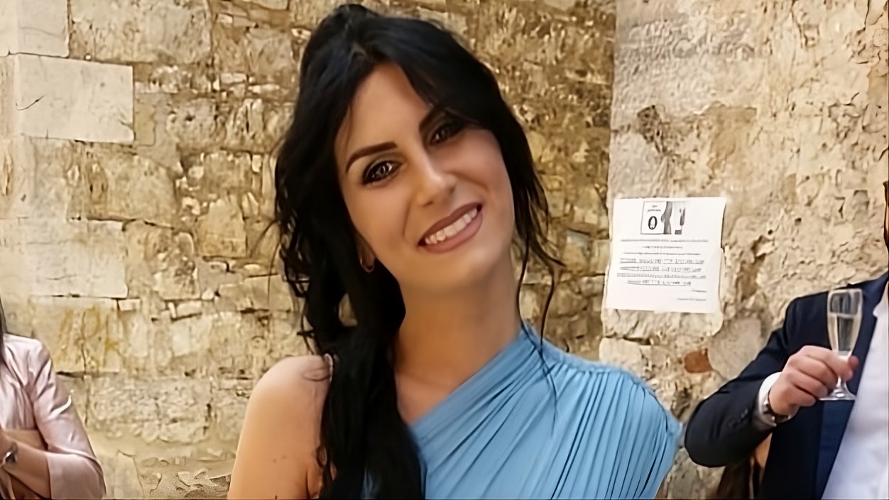 Lacrime per Erica, giovane mamma morta a 31 anni dopo il parto: sono ...