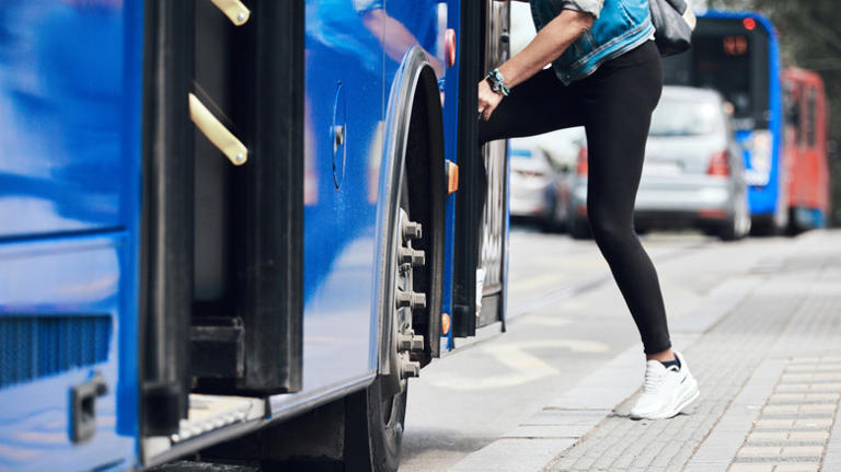 10 unwritten rules you should know before getting on a public bus like ...