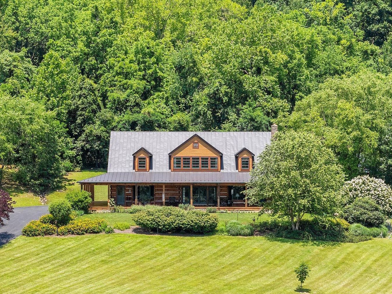 Explore a 1999 handmade log home in Huntly, Virginia, featuring 15-foot ...